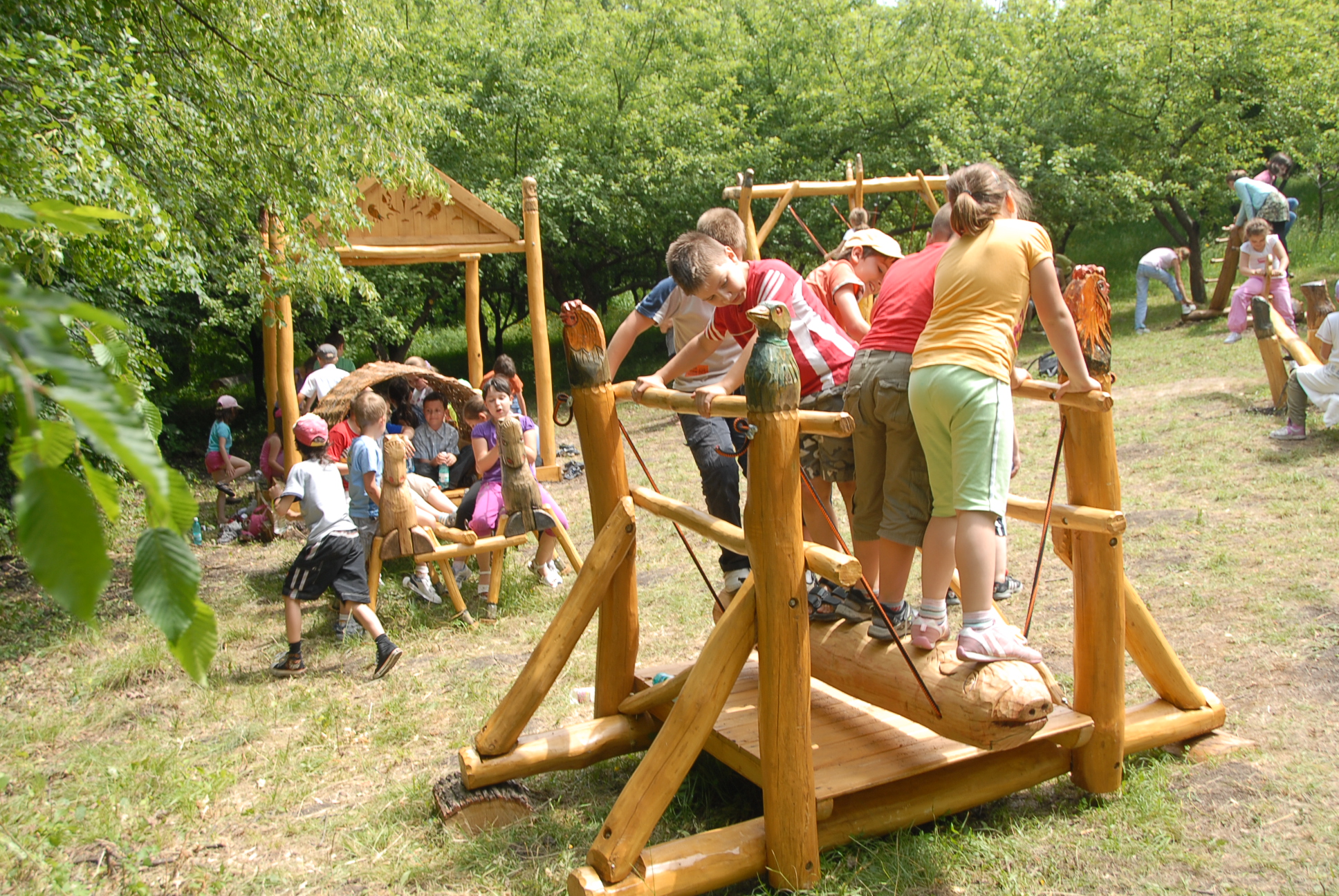 Parc de Joaca cu Obiecte Traditionale | Club Rotary