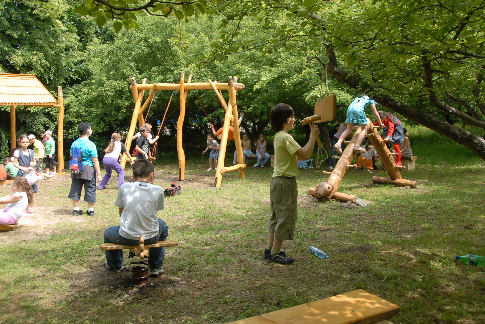 Parc de Joaca cu Obiecte Traditionale | Club Rotary